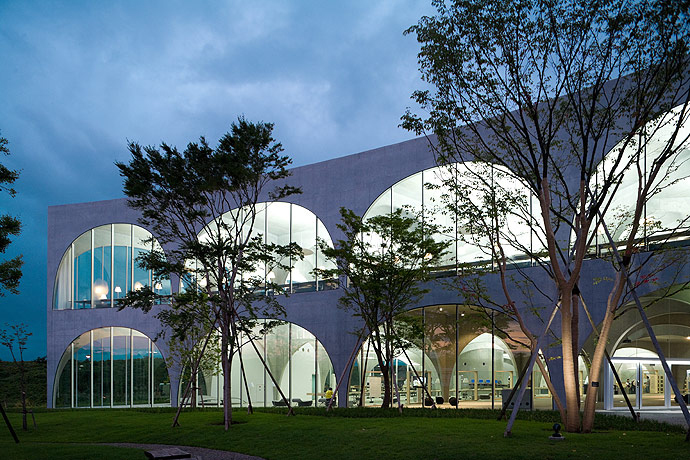 Galeria de Biblioteca da Universidade de Arte de Tama / Toyo Ito por ...