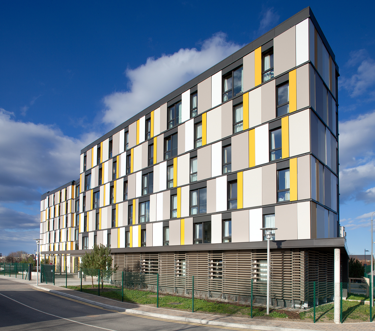 Galeria de Residencial de Estudantes Roebuck Castle, UCD / Kavanagh ...