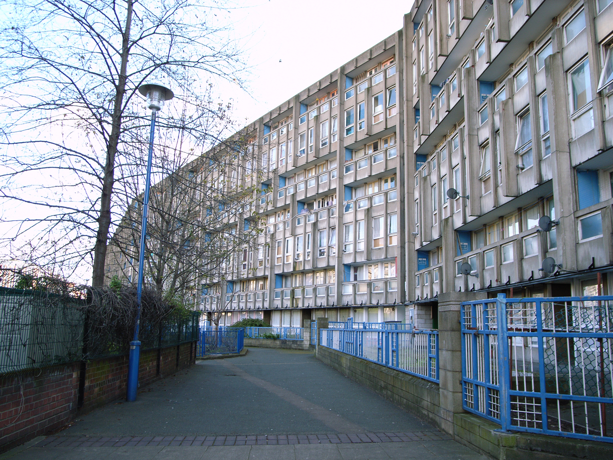 Galeria de Clássicos da Arquitetura: Robin Hood Gardens / Alison e ...