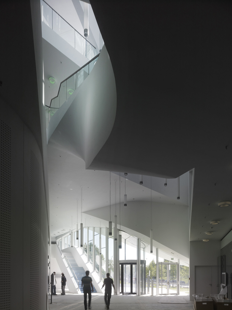 Gallery of Centre for Virtual Engineering / UNStudio - 9