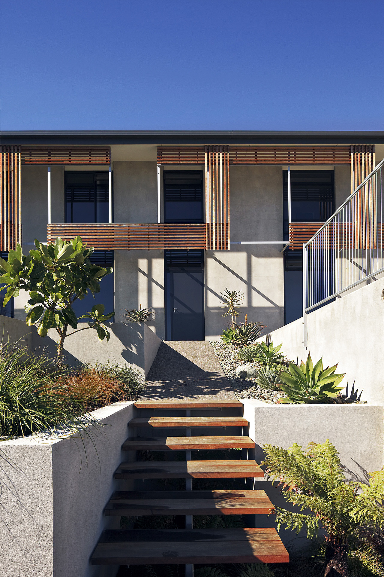 Gallery of Tiltpanel House / Irving Smith Jack Architects - 3