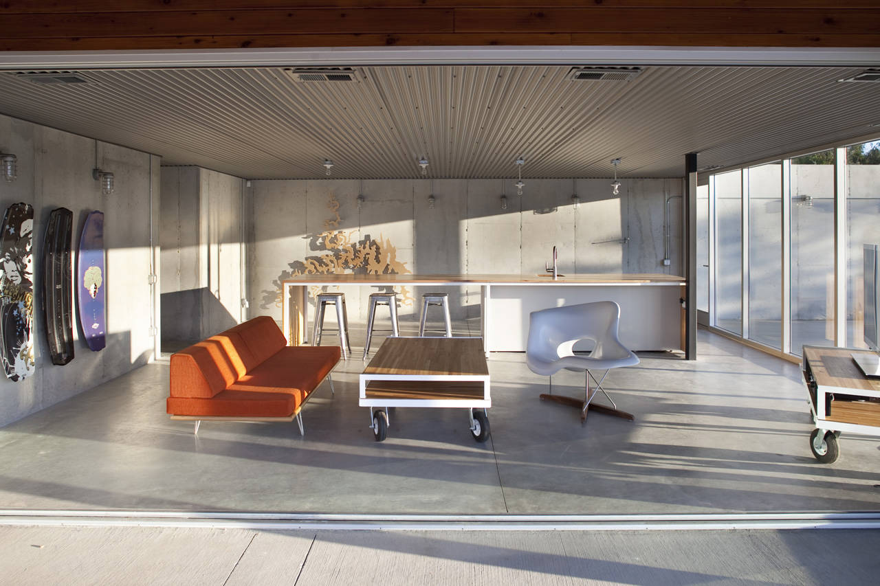 Gallery of Postcard House / Hufft Projects - 13