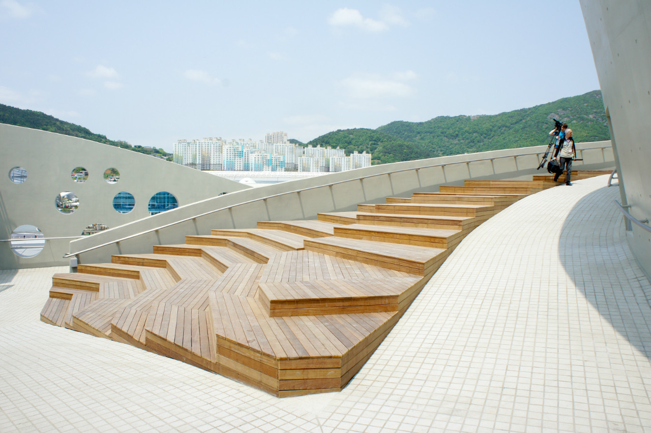 Gallery of One Ocean, Thematic Pavilion EXPO 2012 / soma - 5