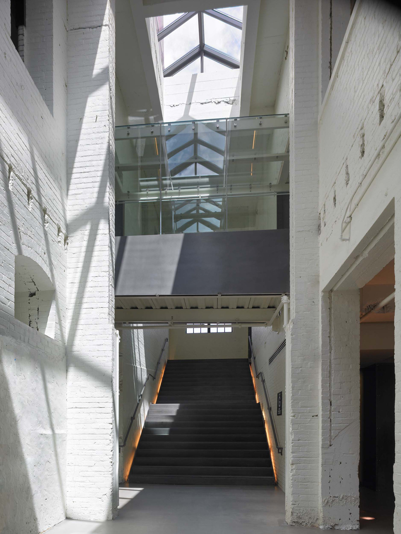 Gallery of Yale Steam Laundry Condominiums / John Ronan Architects - 8