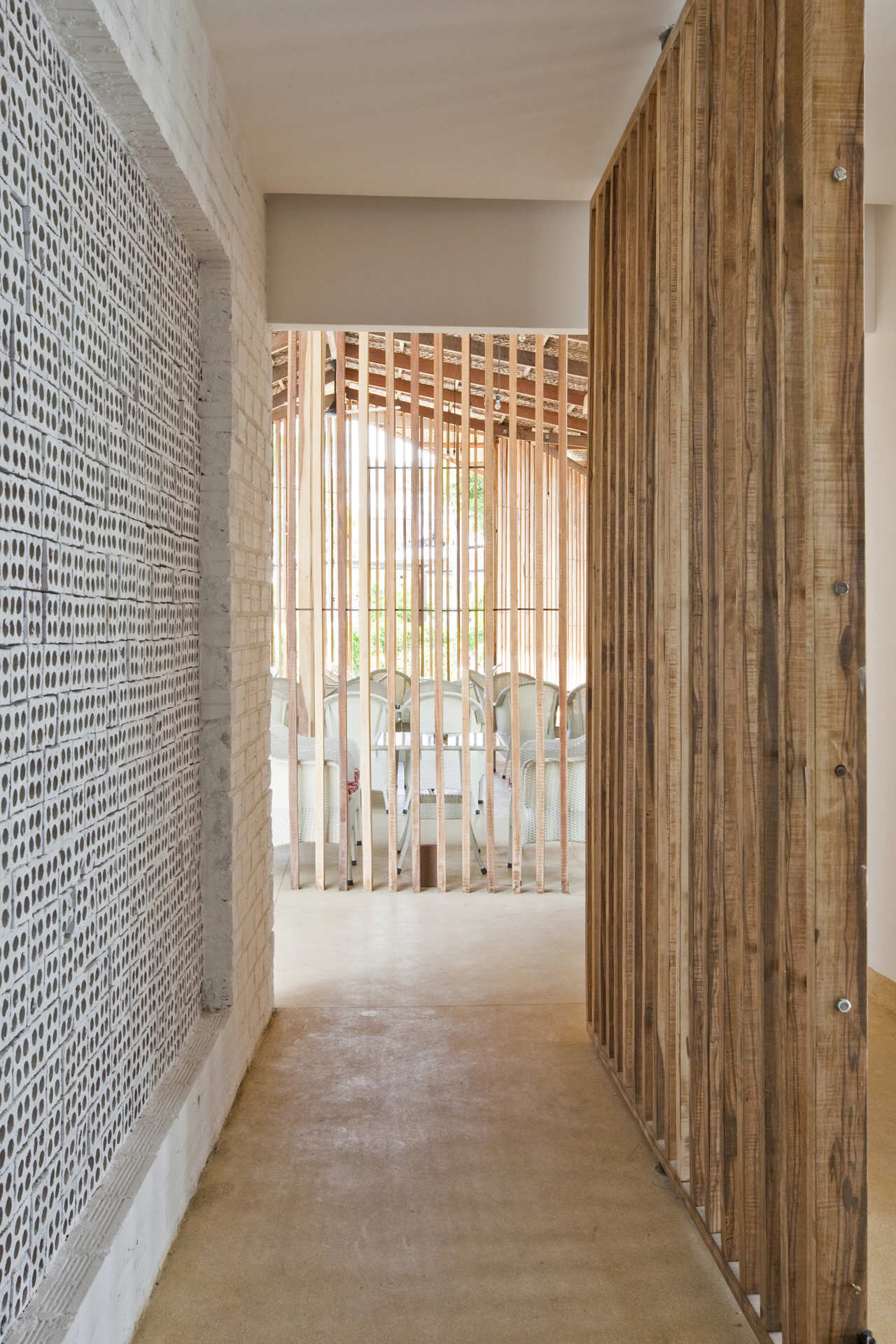 Gallery of LAM Café / a21 studio - 19