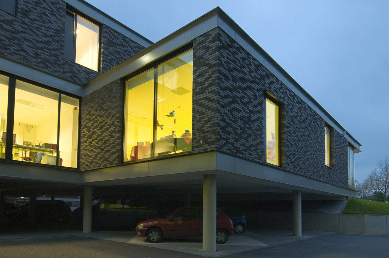 Gallery of Multifunctional Building / BDG Architects - 2
