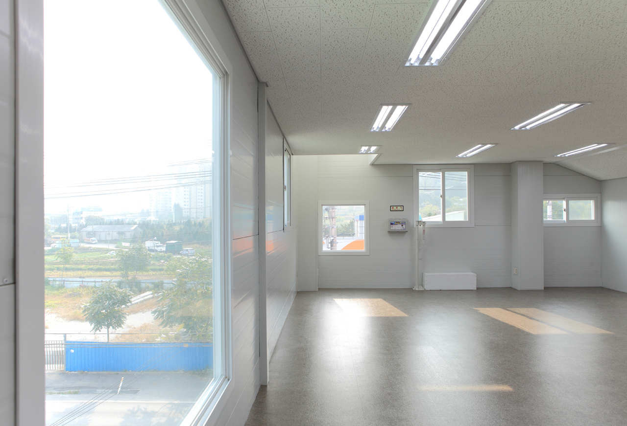 Gallery of The 243 Building / Hyun and Jeon Architectural Office - 17