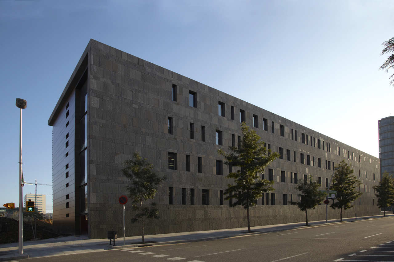 Gallery of Building Of Universitat Pompeu Fabra / Nomen Architectes - 3