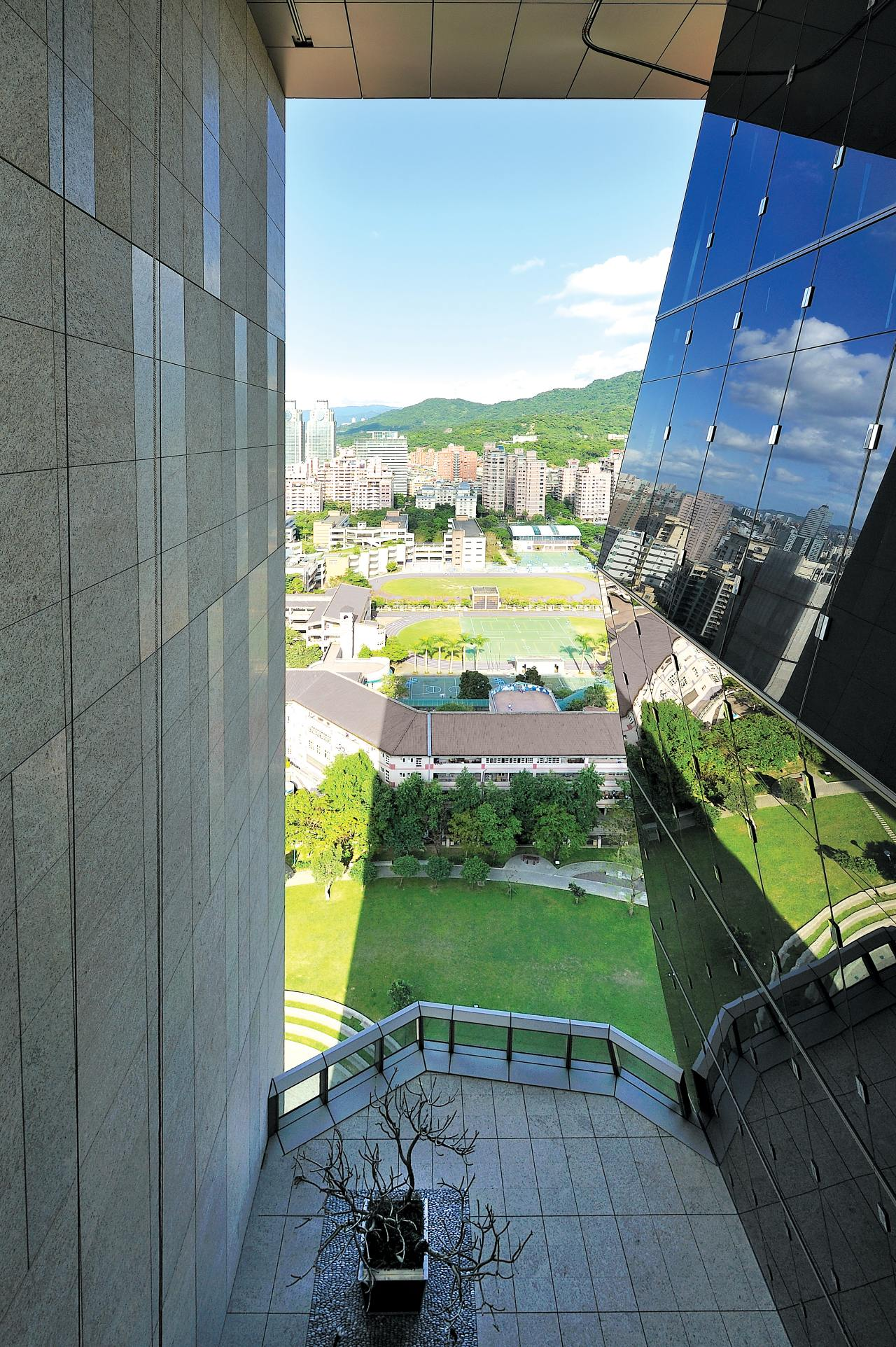 Gallery of Kelti Center / KRIS YAO | ARTECH - 14