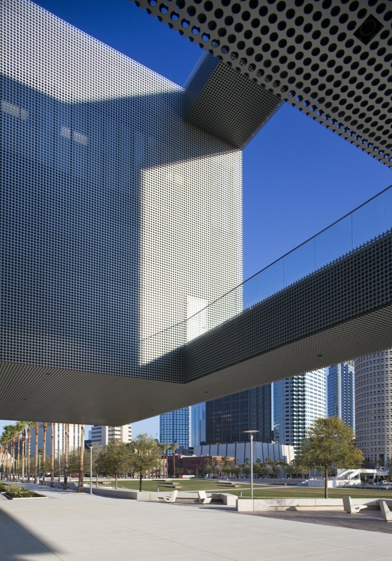 Gallery of Tampa Museum of Art / Stanley Saitowitz | Natoma Architects - 17