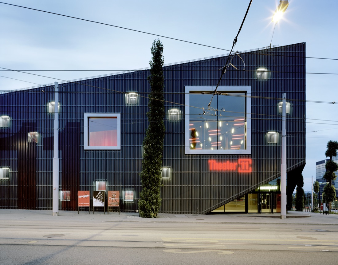 Gallery of Theater 11 / EM2N - 5