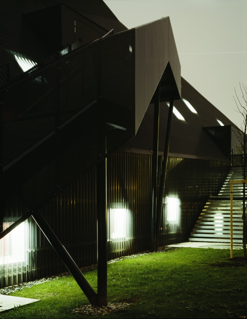 Gallery of Theater 11 / EM2N - 6