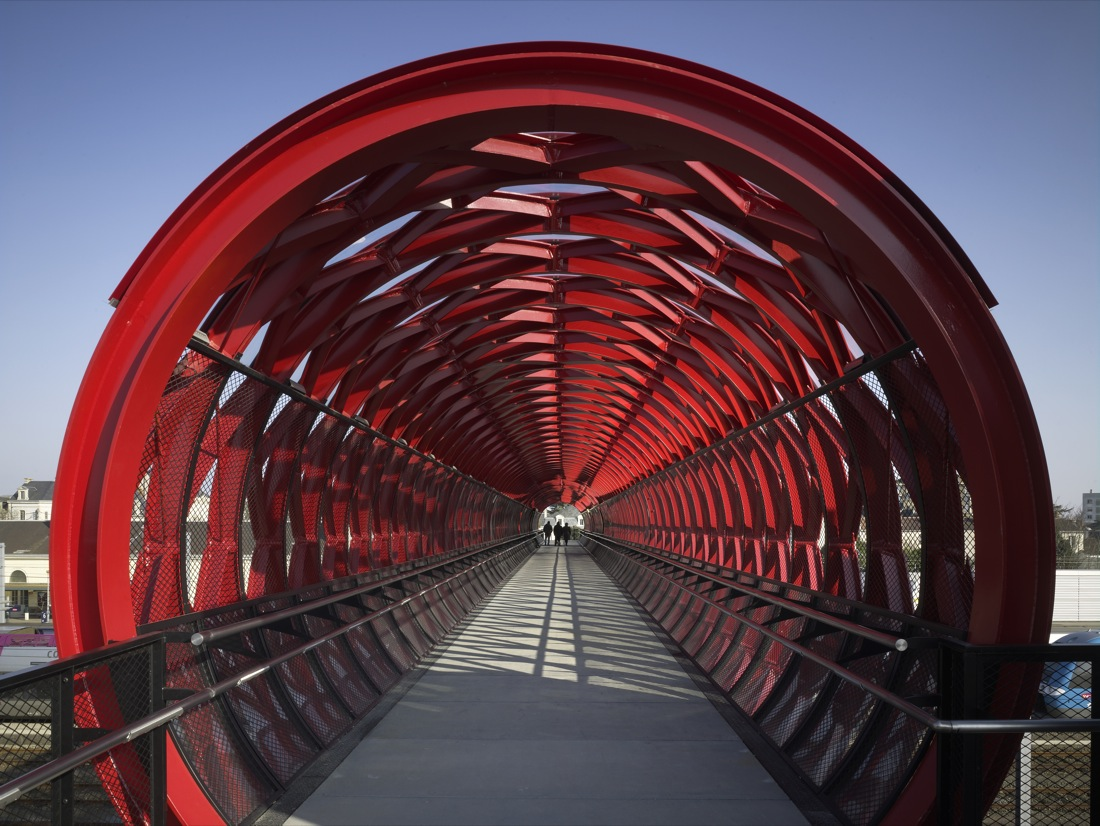 Gallery of Railway Footbridge at Roche-sur-Yon / Bernard Tschumi ...