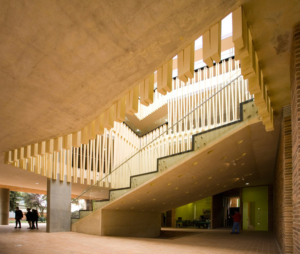 Omega Block / Daniel Bonilla Arquitectos | ArchDaily