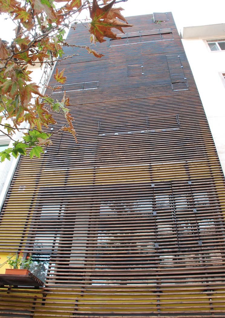 Gallery of Checker Box Office Complex / Arsh Design Group - 4