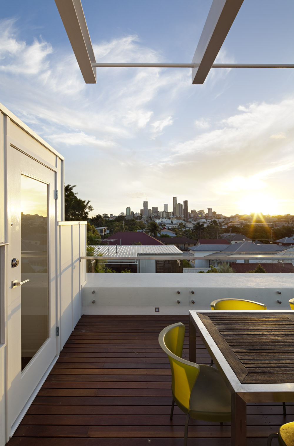 Gallery of Small Street House / Base Architecture - 4