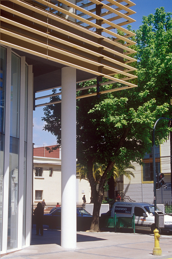Gallery of Consorcio Building Concepcion / Enrique Browne - 3