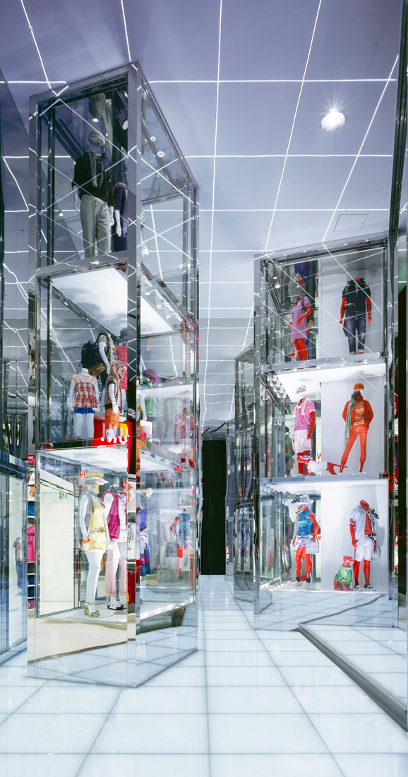 Gallery of Uniqlo Megastore / Curiosity - 7
