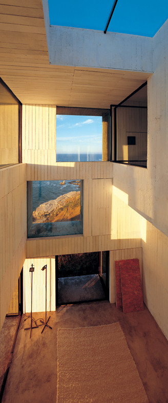 Gallery of Poli House / Pezo von Ellrichshausen - 13