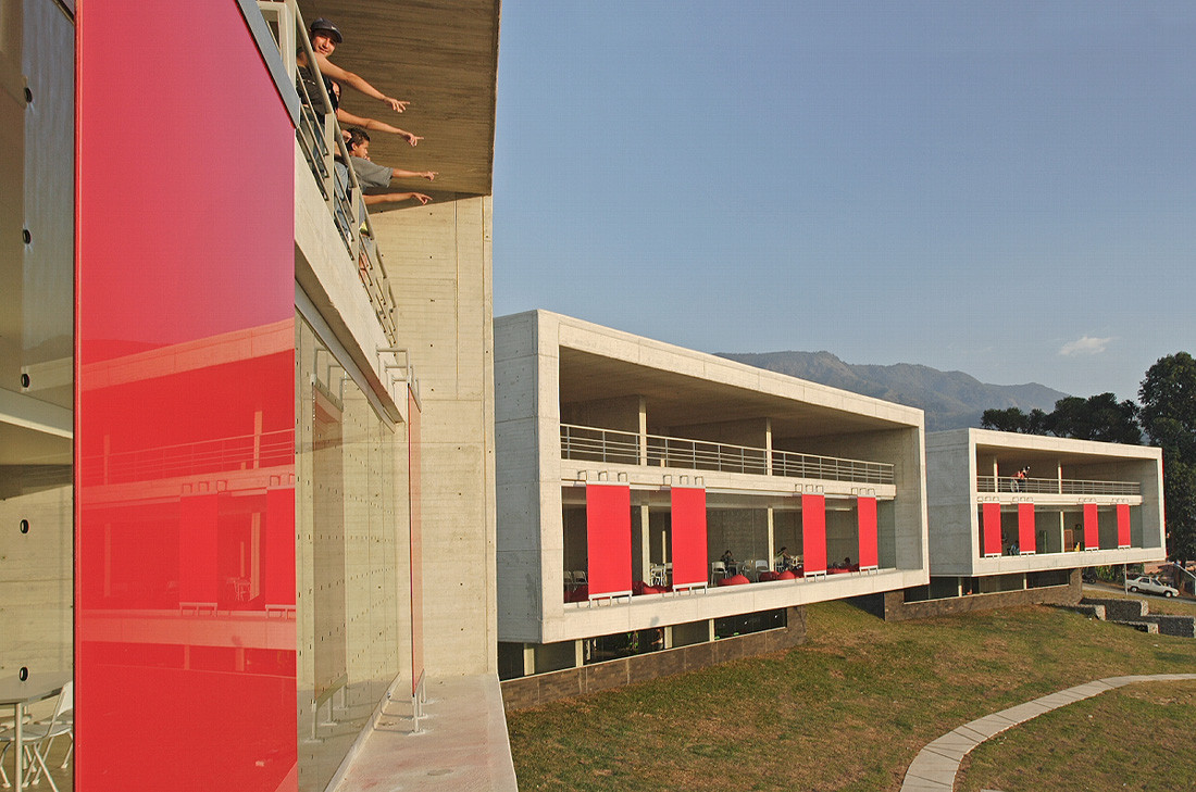 Gallery of Leon de Grief Library Park / Giancarlo Mazzanti - 16