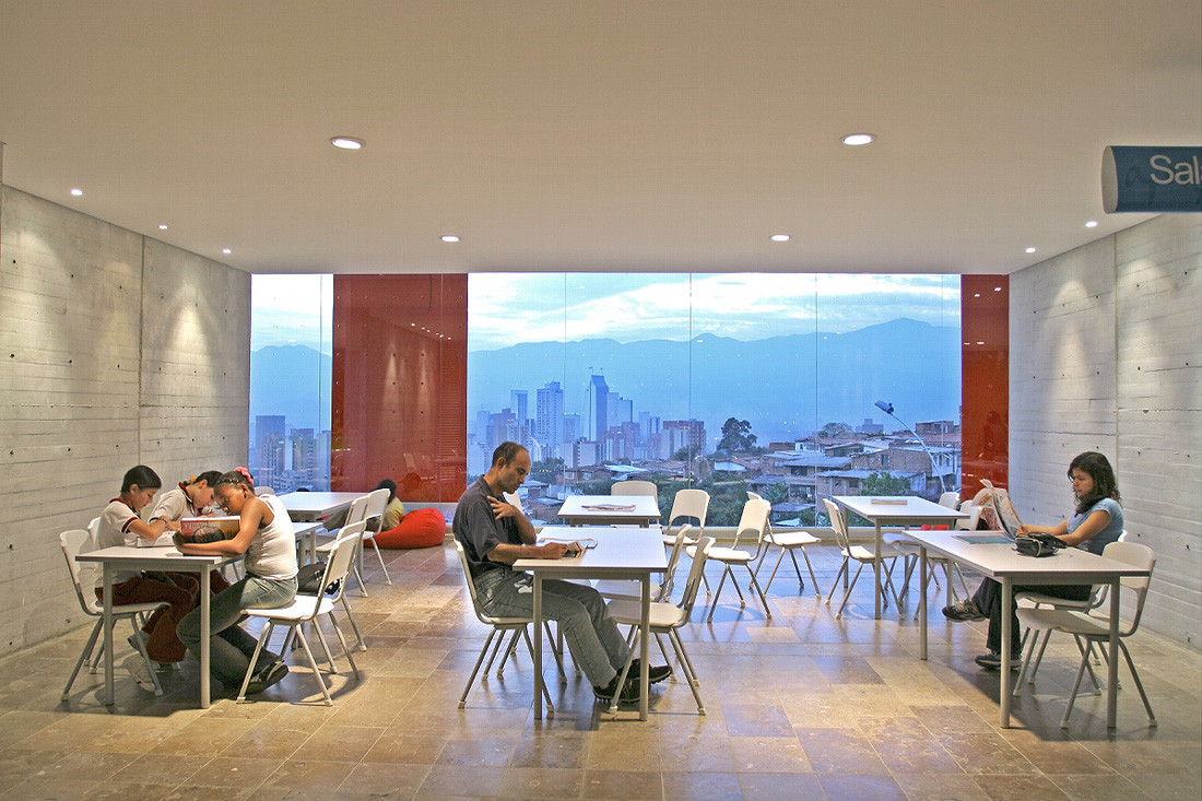 Gallery of Leon de Grief Library Park / Giancarlo Mazzanti - 24