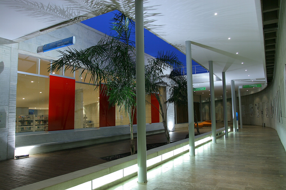 Gallery of Leon de Grief Library Park / Giancarlo Mazzanti - 5