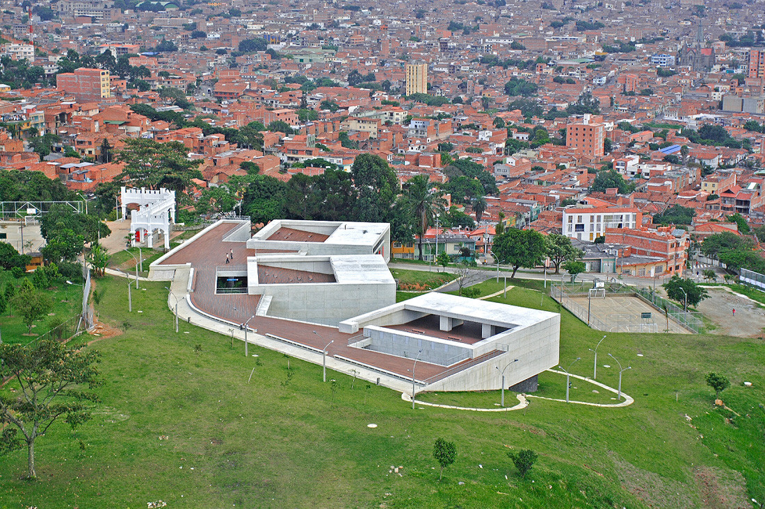 Gallery of Leon de Grief Library Park / Giancarlo Mazzanti - 3