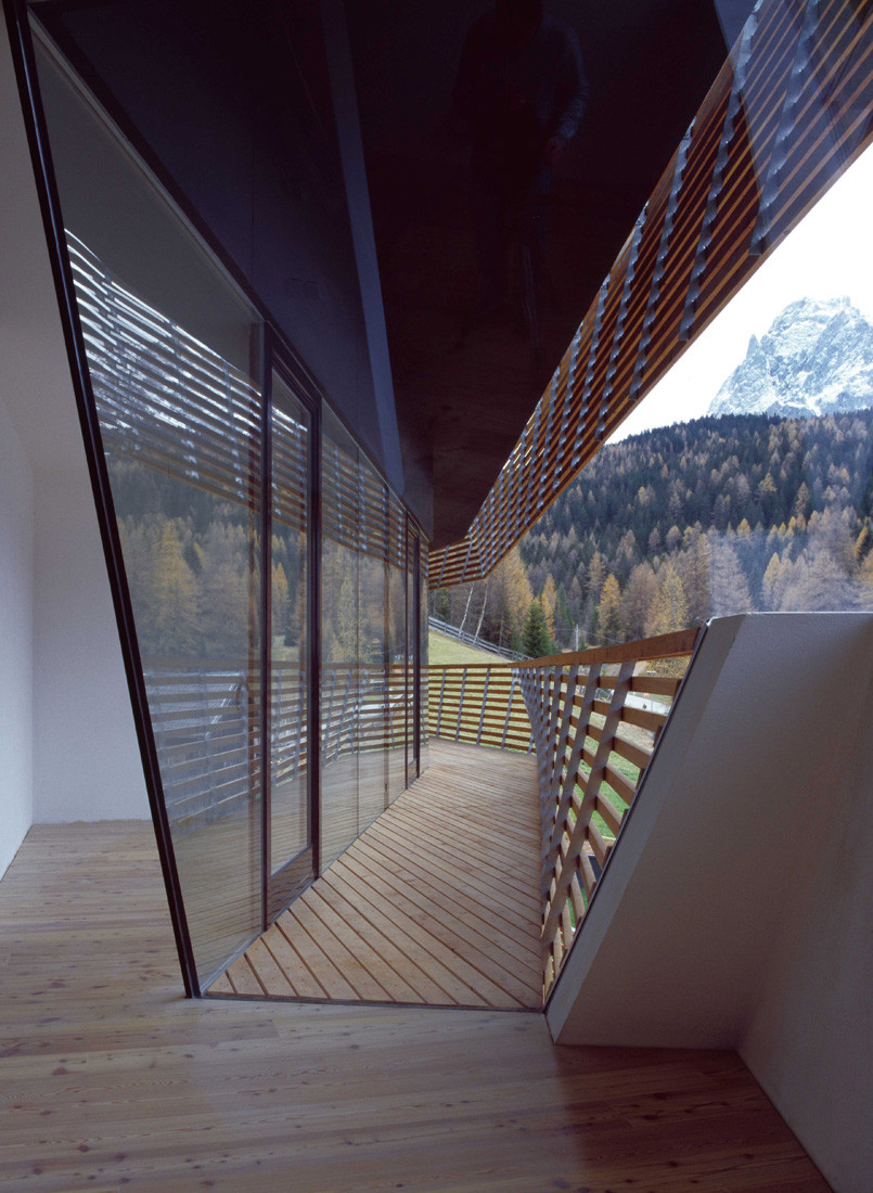 Gallery of Hotel Strata / PLASMA Studio - 16