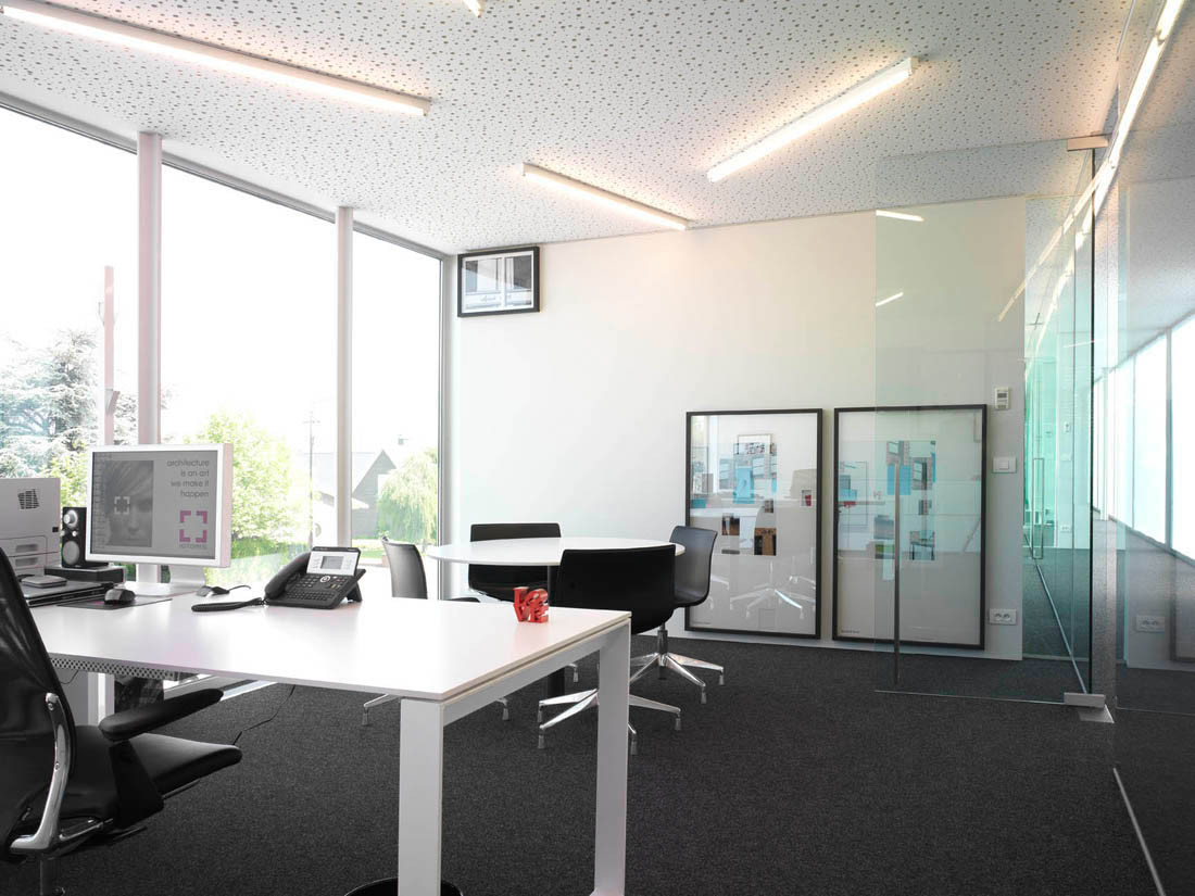 Gallery of Vanhaerents office building / BURO II - 25