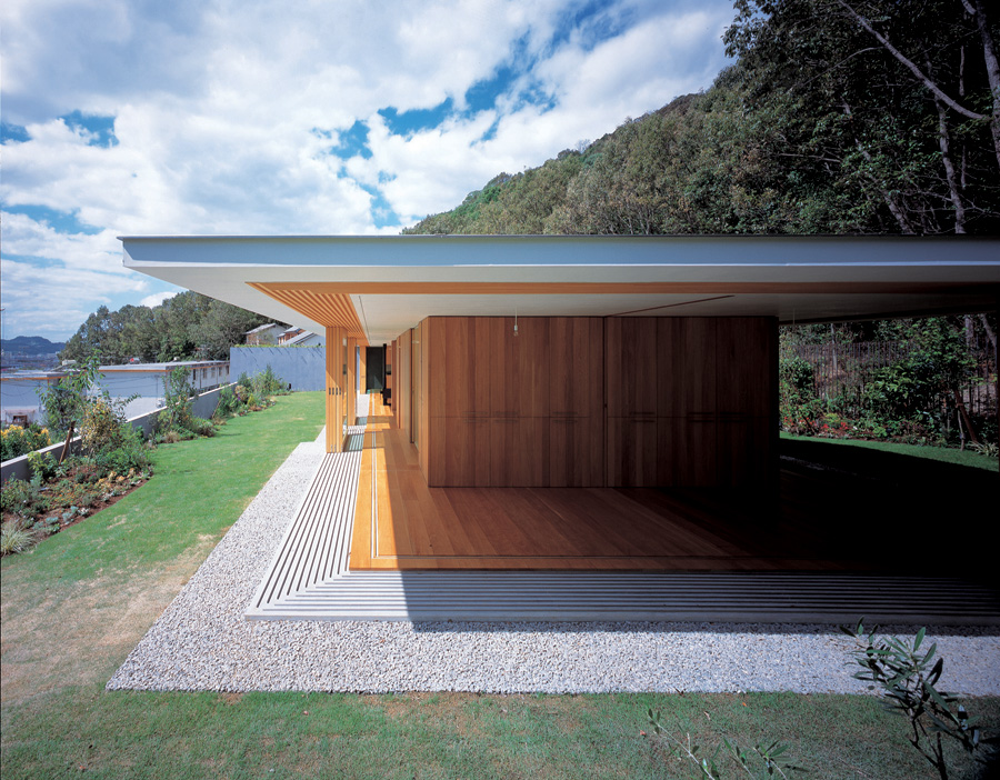 Gallery of Floating Roof House / Tezuka Architects - 3