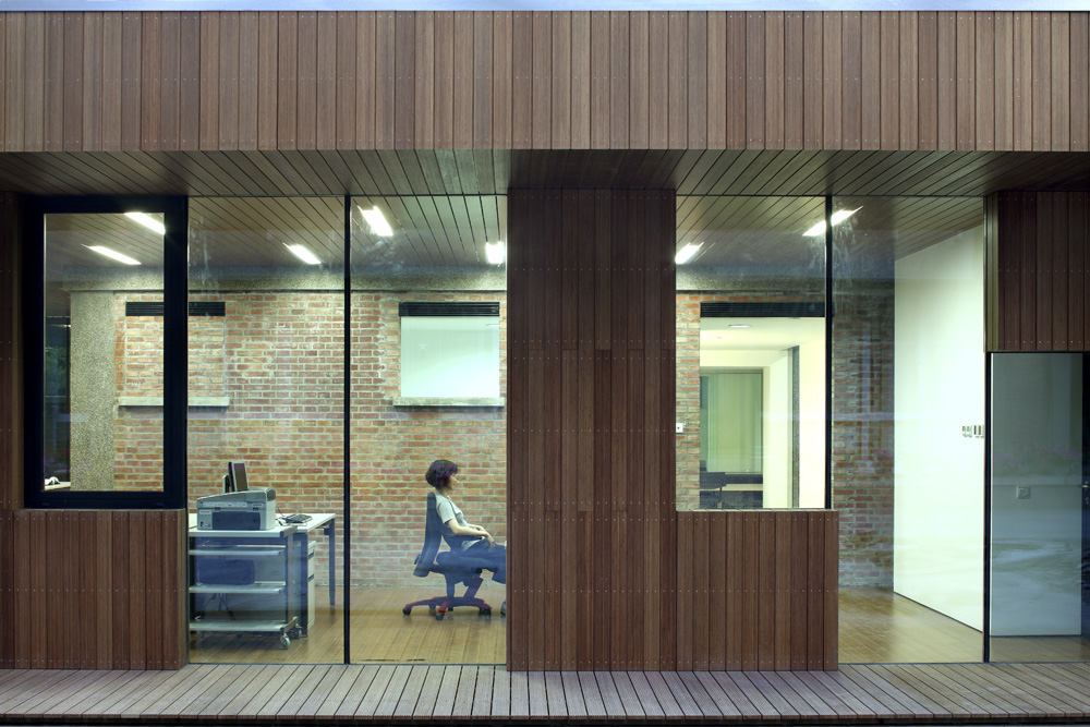 Gallery of Visa section of Swiss Embassy in Beijing / EXH Design - 11