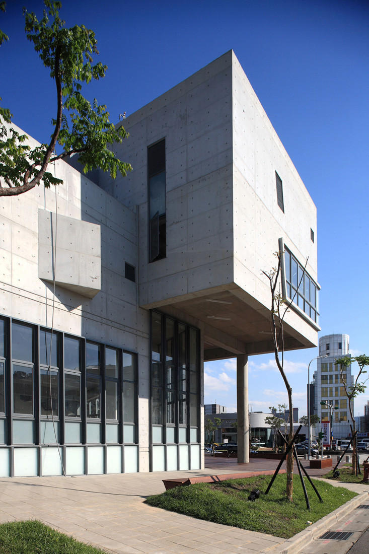 Gallery of Wender Police Station / Studiobase Architects - 9