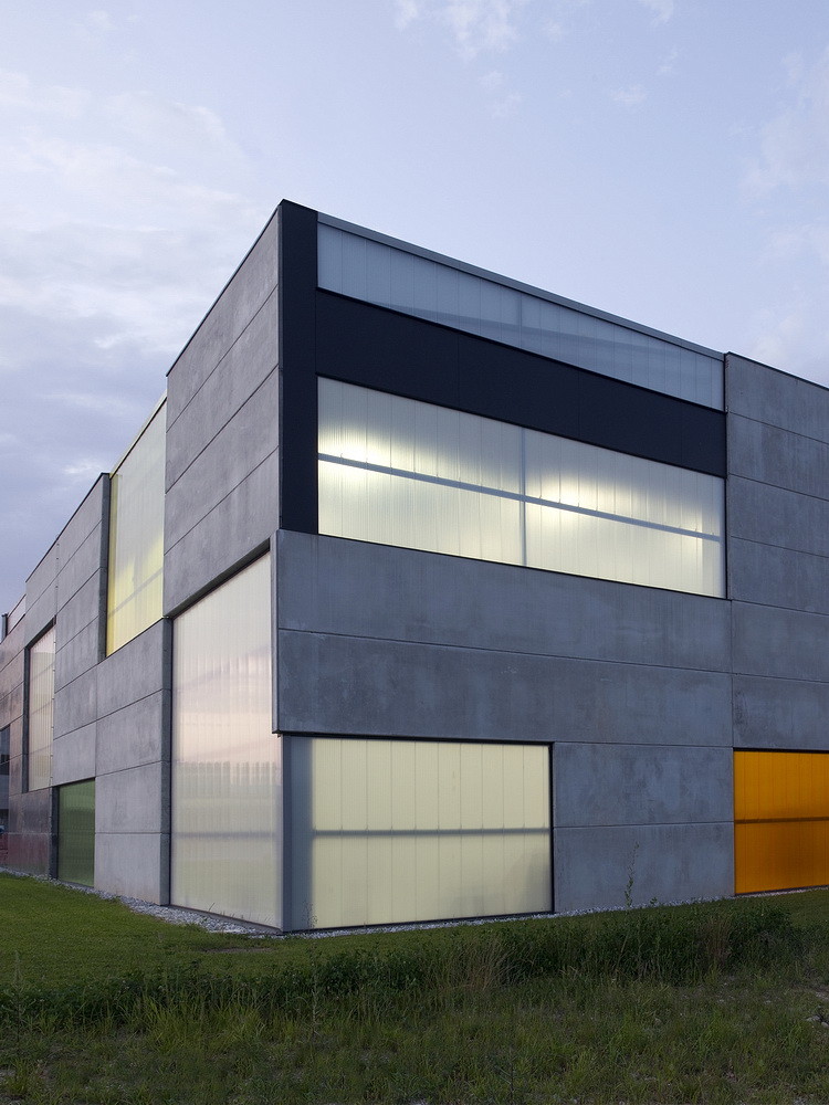 Gallery of Office, Store & shop concrete container / OFIS Architects - 10