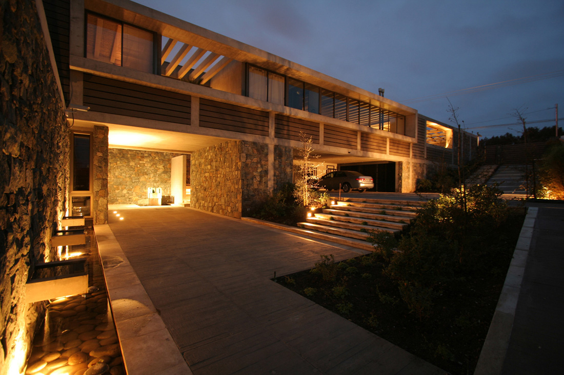 Gallery of Windy House / Estudio Valdés + - 8