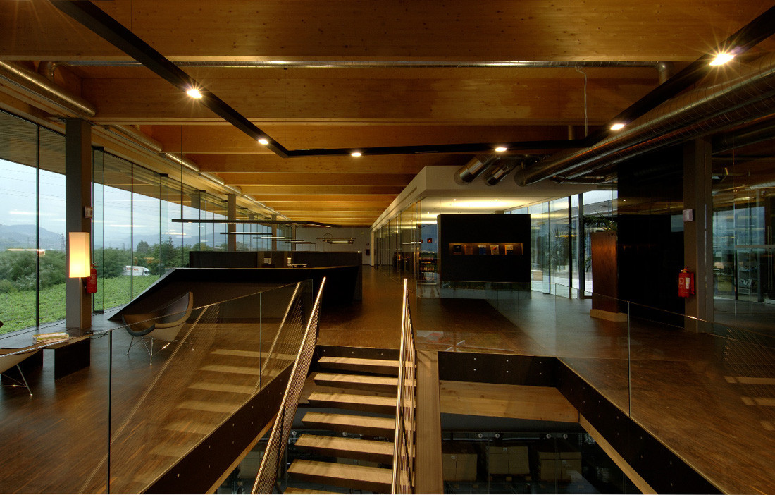 Galeria de Companhia Rothoblaas / monovolume - 25