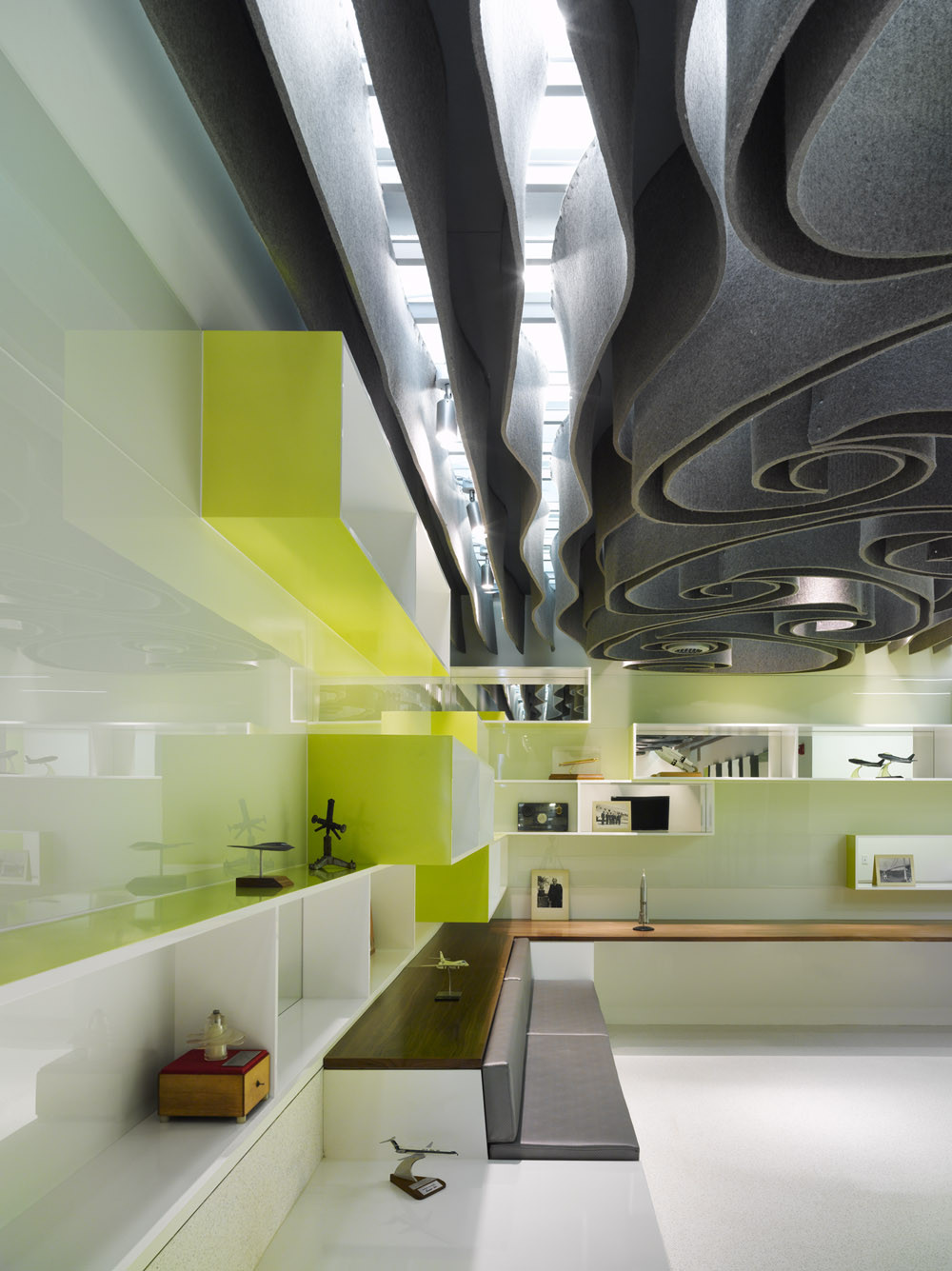 Gallery of Graduate Aerospace Laboratories / John Friedman Alice Kimm ...