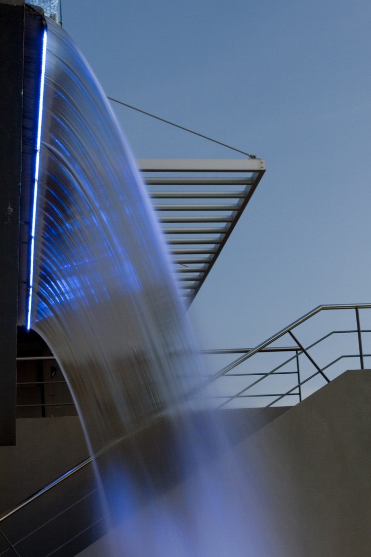 Gallery of Waterfall House / Andres Remy Arquitectos - 16