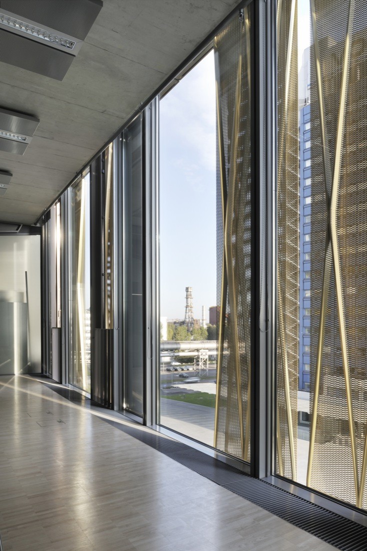 Gallery of Voest Alpine Office Center / Dietmar Feichtinger Architectes ...