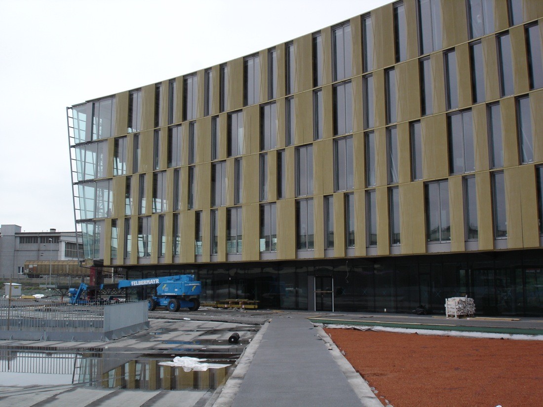 Gallery of Voest Alpine Office Center / Dietmar Feichtinger Architectes ...
