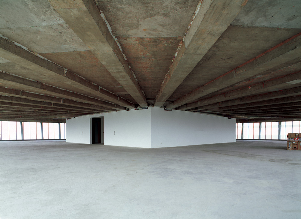 Gallery of Cruz del Sur Building / Izquierdo Lehmann - 15