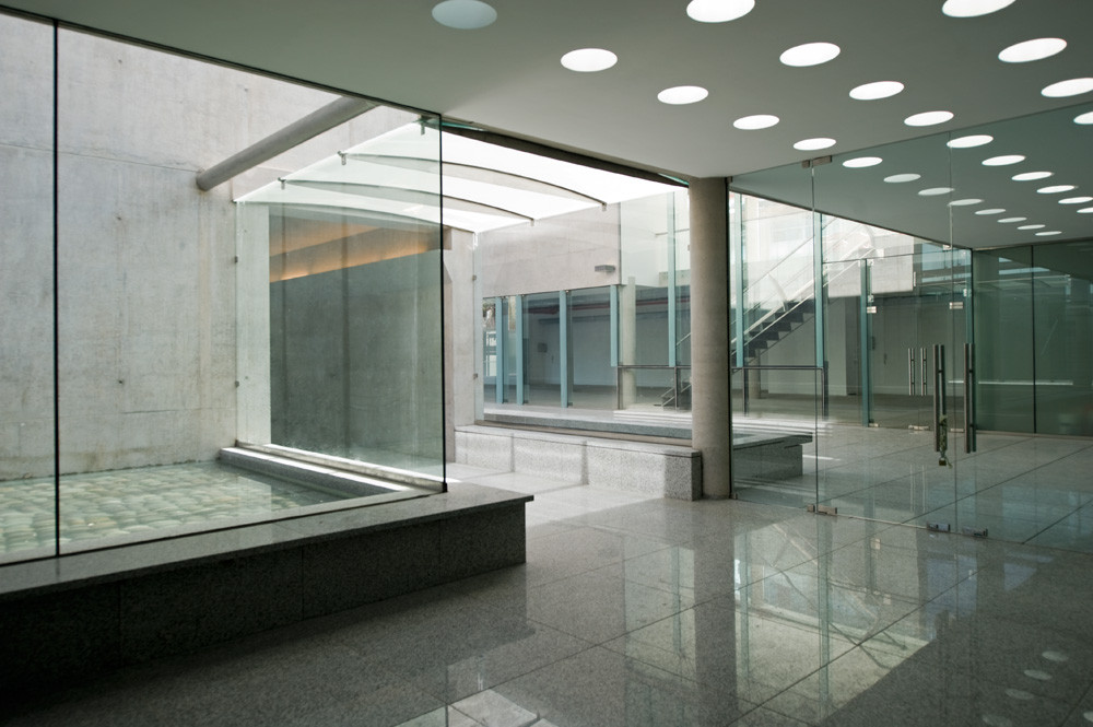 Gallery of Cruz del Sur Building / Izquierdo Lehmann - 4