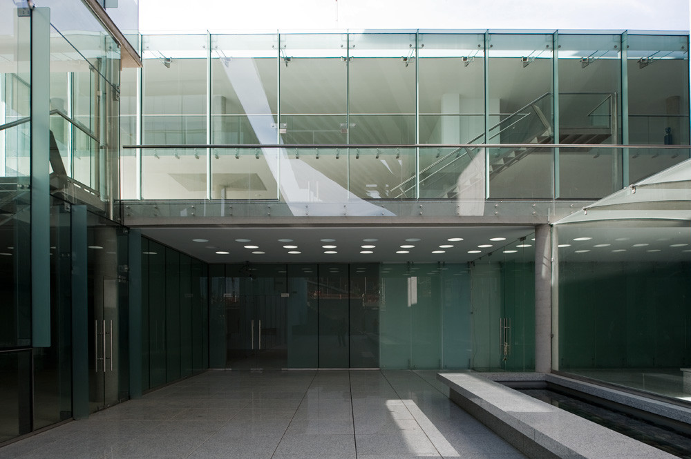 Gallery of Cruz del Sur Building / Izquierdo Lehmann - 17