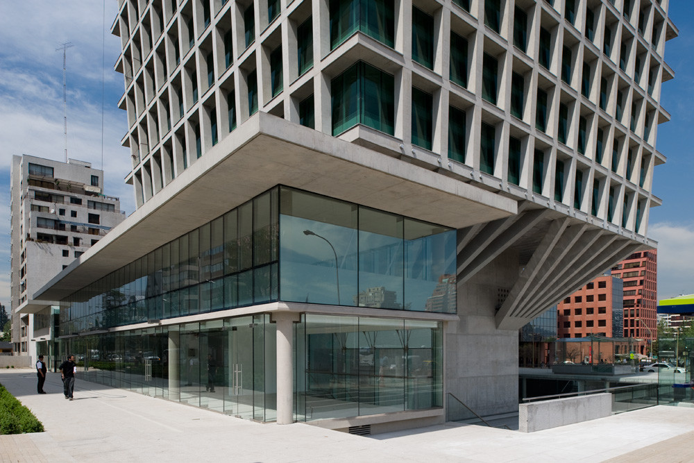 Gallery of Cruz del Sur Building / Izquierdo Lehmann - 18