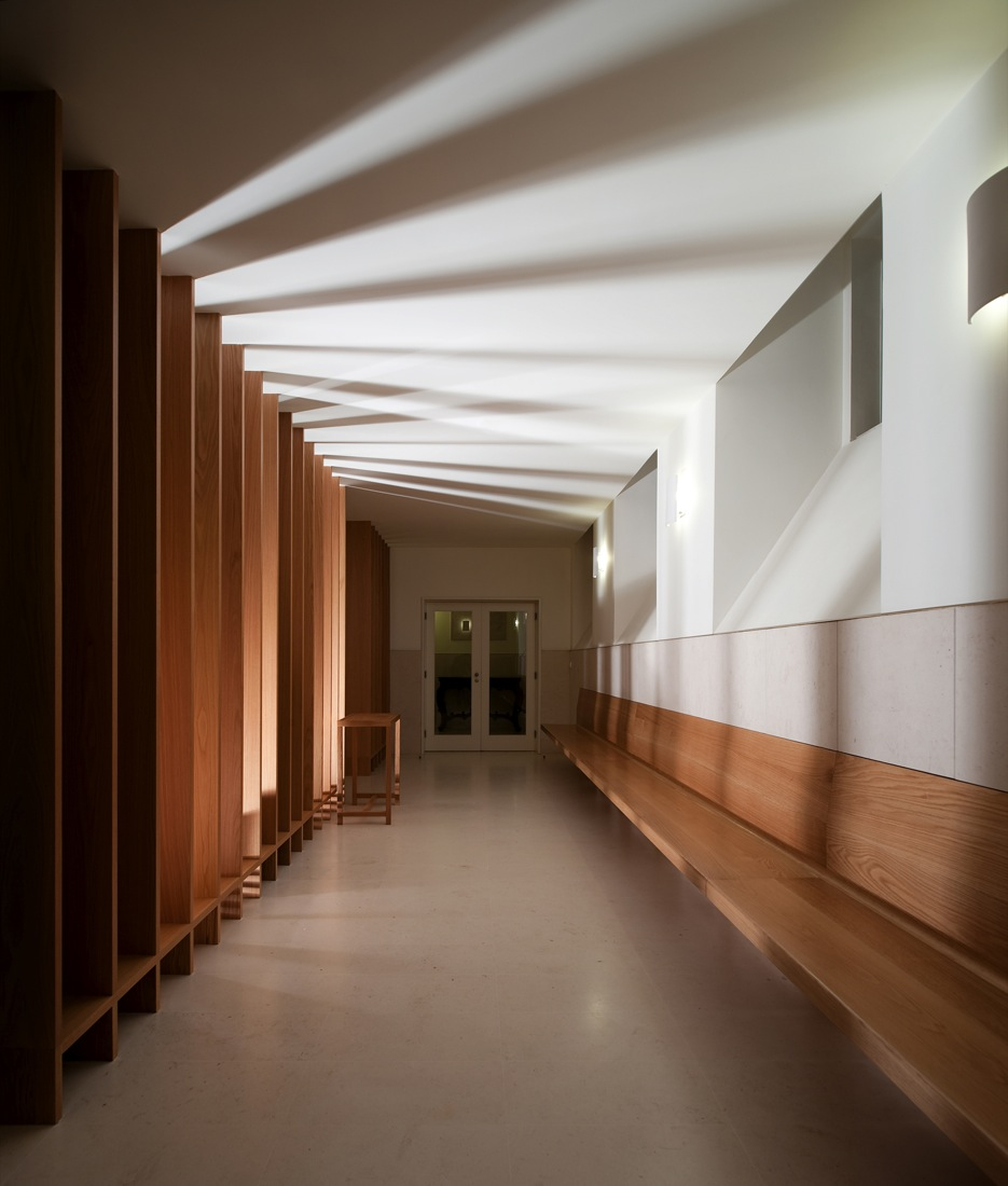 Gallery of Mortuary Chapel of Santos-o-Velho / Domitianus Arquitectura - 5