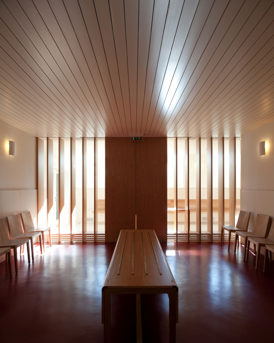 Gallery of Mortuary Chapel of Santos-o-Velho / Domitianus Arquitectura - 6