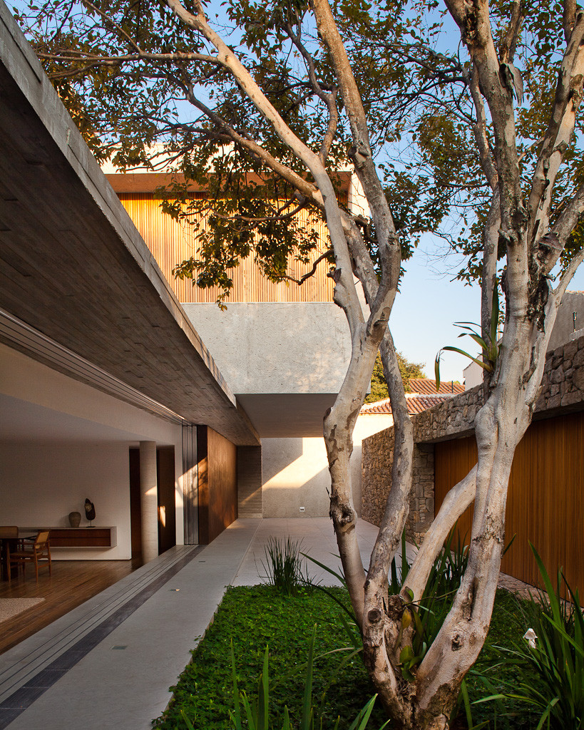 Gallery of House 6 / Marcio Kogan - 32
