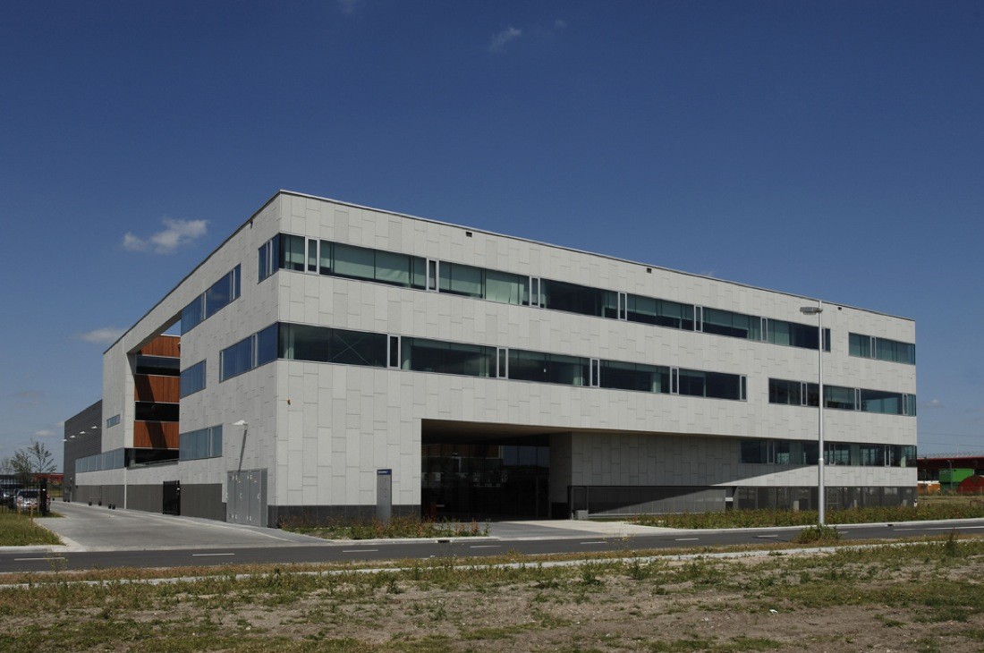 Gallery of Simed Health Care Group / DHV architects - 15