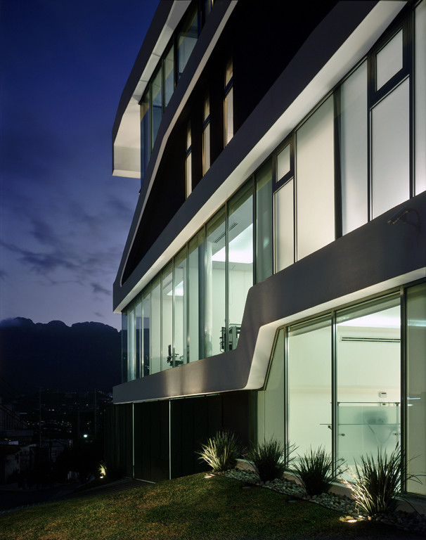 Gallery of Smooth Building / Jorge Hernandez de la Garza - 2
