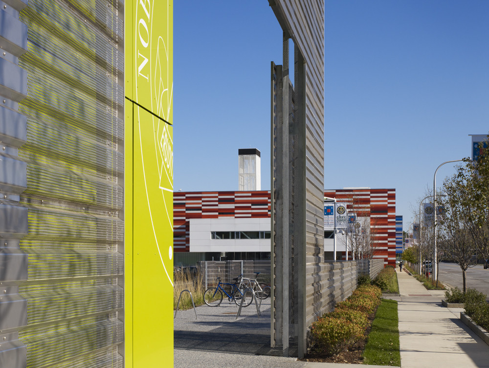 Gallery of Gary Comer College Prep / John Ronan Architects - 8