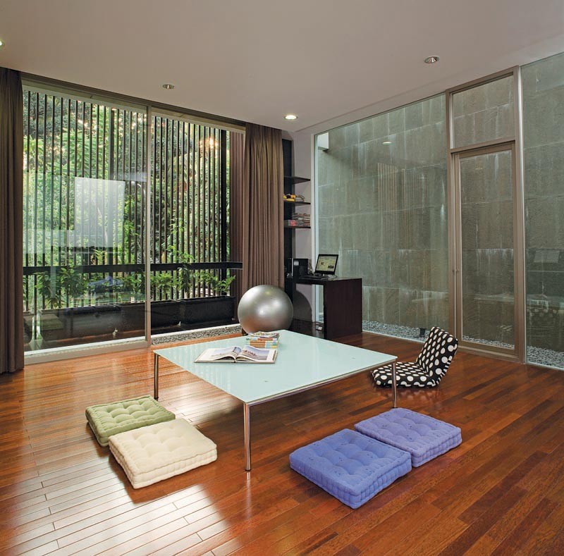 Gallery of Split Level House / Indra Tata Adilaras - 11